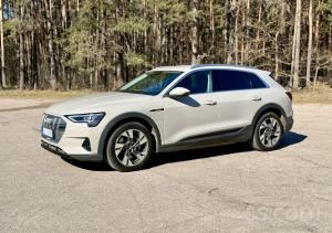 White Audi E-Tron 2020 in Jurmala, with an engine capacity of 0.00 L and mileage of 160 thousand km for 24900 €, photo 8 on AUTOMOTO.COM.LV