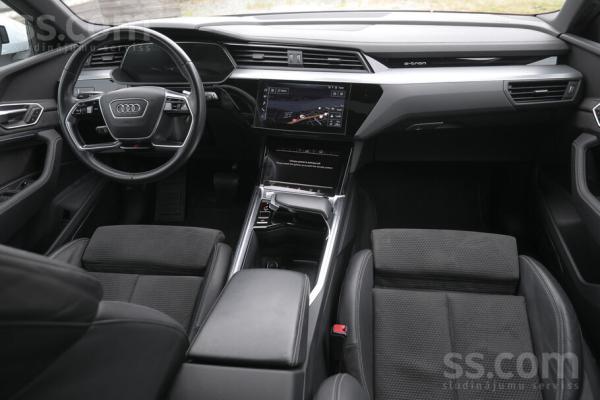White Audi E-Tron 2020 in Riga, with an engine capacity of 0.00 L and mileage of 81 thousand km for 31990 €, photo 6 on AUTOMOTO.COM.LV