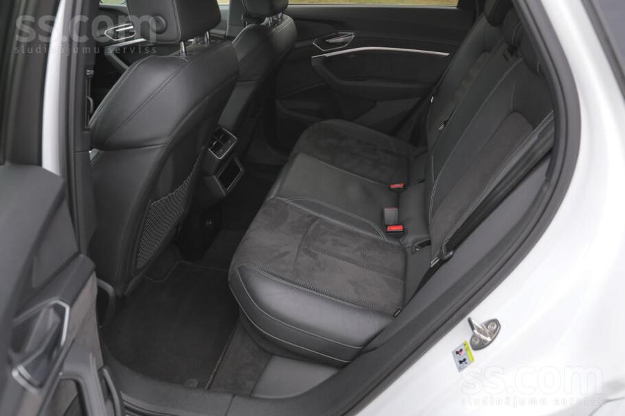 Balts Audi E-Tron 2020 Rīga, ar dzinēja tilpumu 0.00 L un nobraukumu 81 tūkst. km par 31990 €, foto 10 vietnē AUTOMOTO.COM.LV