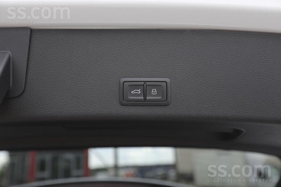 Balts Audi E-Tron 2020 Rīga, ar dzinēja tilpumu 0.00 L un nobraukumu 81 tūkst. km par 31990 €, foto 26 vietnē AUTOMOTO.COM.LV