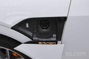 Balts Audi E-Tron 2020 Rīga, ar dzinēja tilpumu 0.00 L un nobraukumu 81 tūkst. km par 31990 €, foto 28 vietnē AUTOMOTO.COM.LV
