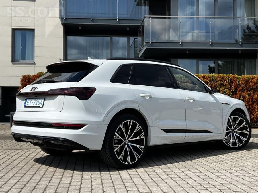 White Audi E-Tron 2020 in Riga, with an engine capacity of 0.00 L and mileage of 98 thousand km for 31900 €, photo 3 on AUTOMOTO.COM.LV