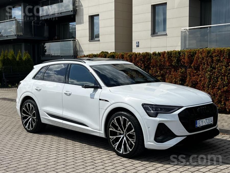 White Audi E-Tron 2020 in Riga, with an engine capacity of 0.00 L and mileage of 98 thousand km for 31900 €, photo 7 on AUTOMOTO.COM.LV