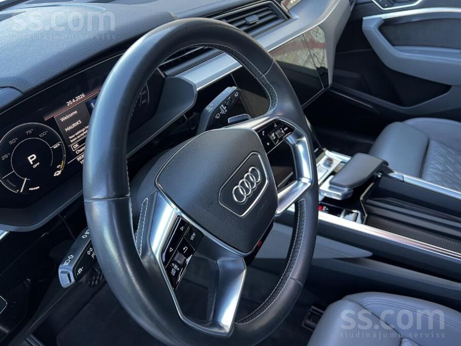 White Audi E-Tron 2020 in Riga, with an engine capacity of 0.00 L and mileage of 98 thousand km for 31900 €, photo 12 on AUTOMOTO.COM.LV