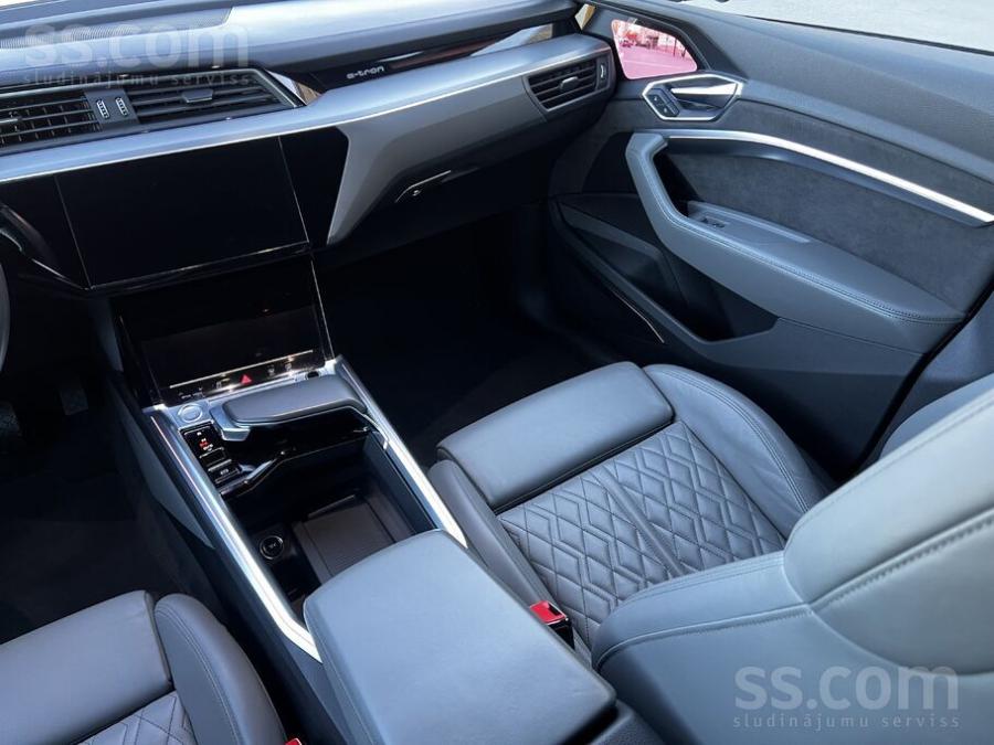 White Audi E-Tron 2020 in Riga, with an engine capacity of 0.00 L and mileage of 98 thousand km for 31900 €, photo 15 on AUTOMOTO.COM.LV