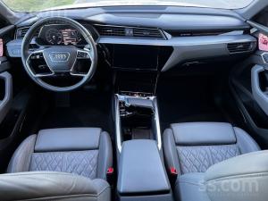 White Audi E-Tron 2020 in Riga, with an engine capacity of 0.00 L and mileage of 98 thousand km for 31900 €, photo 16 on AUTOMOTO.COM.LV