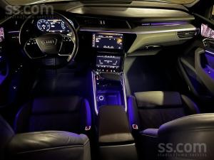 White Audi E-Tron 2020 in Riga, with an engine capacity of 0.00 L and mileage of 98 thousand km for 31900 €, photo 22 on AUTOMOTO.COM.LV