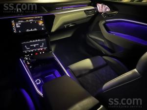 White Audi E-Tron 2020 in Riga, with an engine capacity of 0.00 L and mileage of 98 thousand km for 31900 €, photo 24 on AUTOMOTO.COM.LV