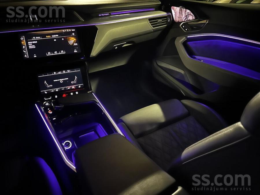 White Audi E-Tron 2020 in Riga, with an engine capacity of 0.00 L and mileage of 98 thousand km for 31900 €, photo 24 on AUTOMOTO.COM.LV