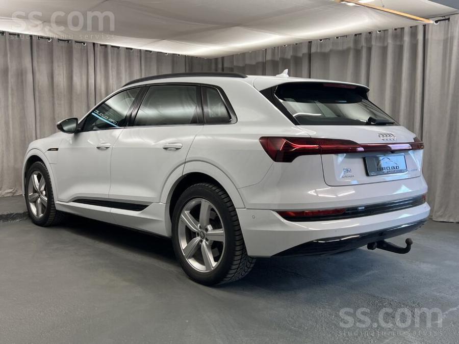 Balts Audi E-Tron 2020 Rīga, ar dzinēja tilpumu 0.00 L un nobraukumu 69 tūkst. km par 27990 €, foto 5 vietnē AUTOMOTO.COM.LV