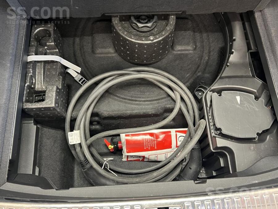 Balts Audi E-Tron 2020 Rīga, ar dzinēja tilpumu 0.00 L un nobraukumu 69 tūkst. km par 27990 €, foto 17 vietnē AUTOMOTO.COM.LV
