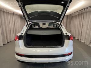 Balts Audi E-Tron 2020 Rīga, ar dzinēja tilpumu 0.00 L un nobraukumu 69 tūkst. km par 27990 €, foto 19 vietnē AUTOMOTO.COM.LV