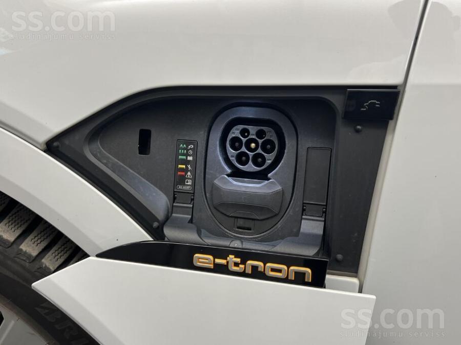 Balts Audi E-Tron 2020 Rīga, ar dzinēja tilpumu 0.00 L un nobraukumu 69 tūkst. km par 27990 €, foto 24 vietnē AUTOMOTO.COM.LV