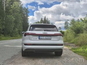 White Audi E-Tron 2020 in Riga, with an engine capacity of 0.00 L and mileage of 90 thousand km for 27000 €, photo 5 on AUTOMOTO.COM.LV