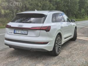 White Audi E-Tron 2020 in Riga, with an engine capacity of 0.00 L and mileage of 90 thousand km for 27000 €, photo 6 on AUTOMOTO.COM.LV