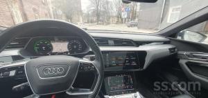 White Audi E-Tron 2020 in Riga, with an engine capacity of 0.00 L and mileage of 90 thousand km for 27000 €, photo 11 on AUTOMOTO.COM.LV