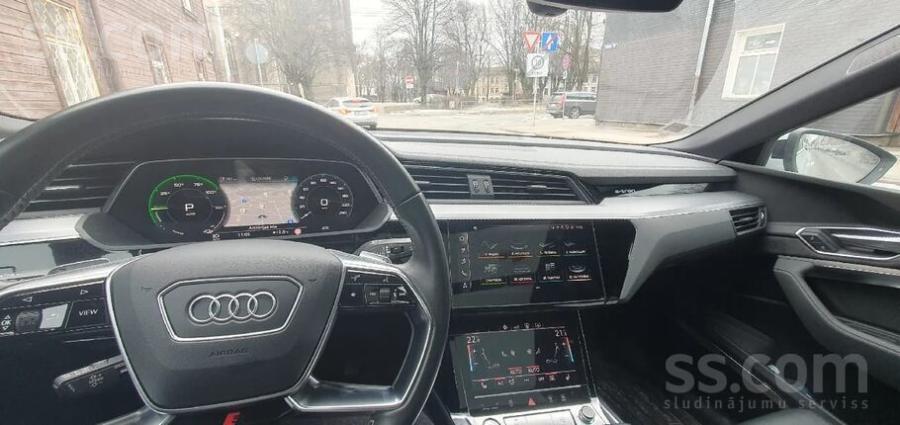 White Audi E-Tron 2020 in Riga, with an engine capacity of 0.00 L and mileage of 90 thousand km for 27000 €, photo 11 on AUTOMOTO.COM.LV