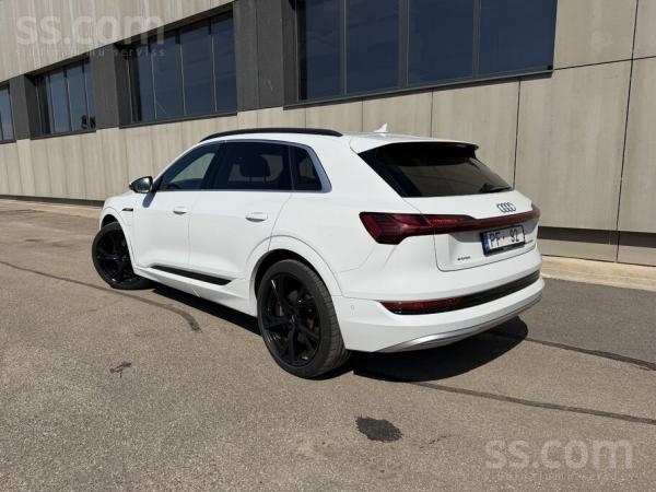 White Audi E-Tron 2020 in Riga, with an engine capacity of 0.00 L and mileage of 94 thousand km for 24900 €, photo 3 on AUTOMOTO.COM.LV