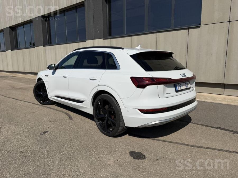 White Audi E-Tron 2020 in Riga, with an engine capacity of 0.00 L and mileage of 94 thousand km for 24900 €, photo 4 on AUTOMOTO.COM.LV