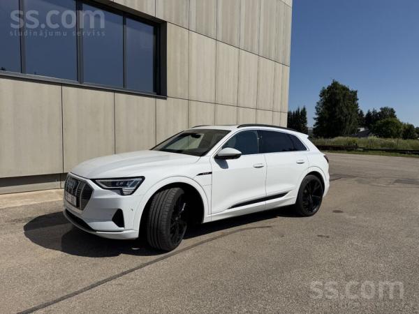 White Audi E-Tron 2020 in Riga, with an engine capacity of 0.00 L and mileage of 94 thousand km for 24900 €, photo 5 on AUTOMOTO.COM.LV
