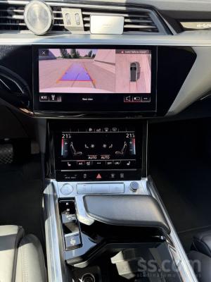 White Audi E-Tron 2020 in Riga, with an engine capacity of 0.00 L and mileage of 94 thousand km for 24900 €, photo 7 on AUTOMOTO.COM.LV