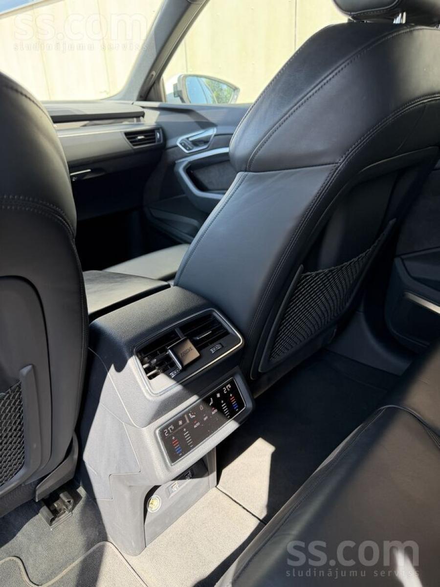 White Audi E-Tron 2020 in Riga, with an engine capacity of 0.00 L and mileage of 94 thousand km for 24900 €, photo 10 on AUTOMOTO.COM.LV