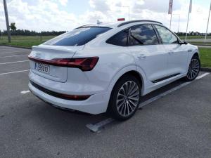 Белый Ауди E-Tron 2020 в Каунас, объемом двигателя 0.00 л и пробегом 85 тыс. км за 31500 €, фото 7 на AUTOMOTO.COM.LV
