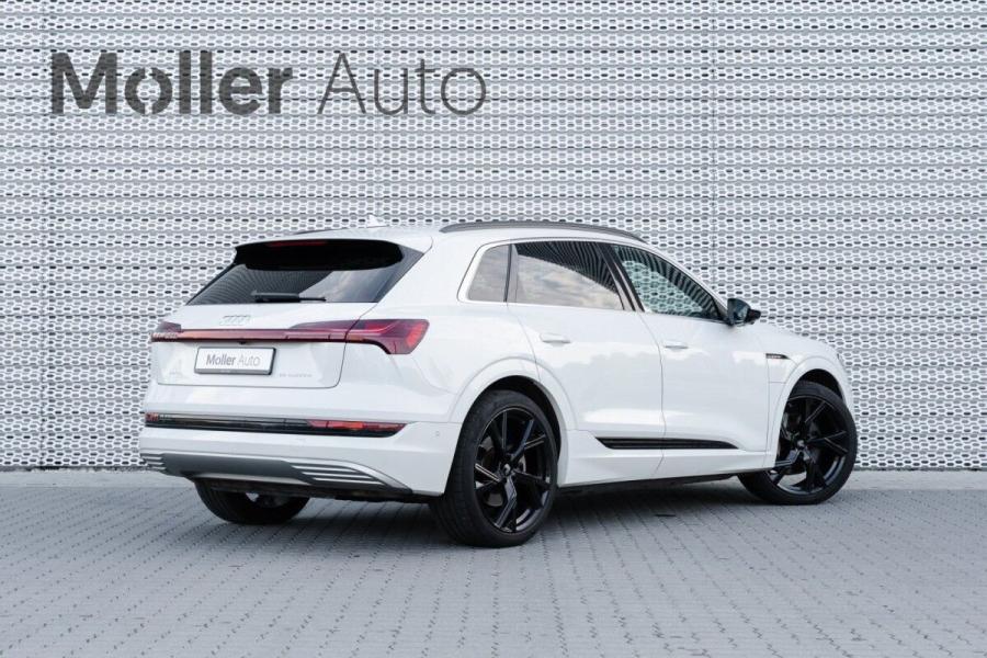 White Audi E-Tron 2020 in Marupe, with an engine capacity of 0.00 L and mileage of 95 thousand km for 26700 €, photo 5 on AUTOMOTO.COM.LV