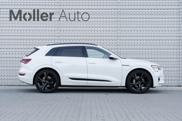 Balts Audi E-Tron 2020 Mārupe, ar dzinēja tilpumu 0.00 L un nobraukumu 95 tūkst. km par 26700 €, foto 5 vietnē AUTOMOTO.COM.LV