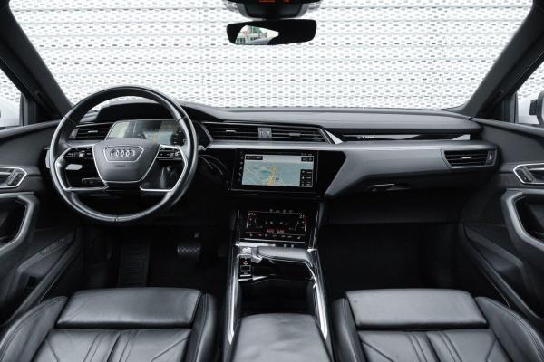 Balts Audi E-Tron 2020 Mārupe, ar dzinēja tilpumu 0.00 L un nobraukumu 95 tūkst. km par 26700 €, foto 6 vietnē AUTOMOTO.COM.LV