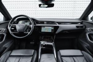 White Audi E-Tron 2020 in Marupe, with an engine capacity of 0.00 L and mileage of 95 thousand km for 26700 €, photo 7 on AUTOMOTO.COM.LV