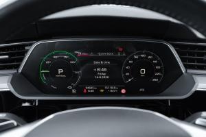 White Audi E-Tron 2020 in Marupe, with an engine capacity of 0.00 L and mileage of 95 thousand km for 26700 €, photo 18 on AUTOMOTO.COM.LV