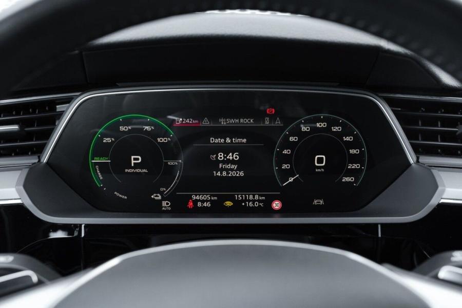 White Audi E-Tron 2020 in Marupe, with an engine capacity of 0.00 L and mileage of 95 thousand km for 26700 €, photo 18 on AUTOMOTO.COM.LV