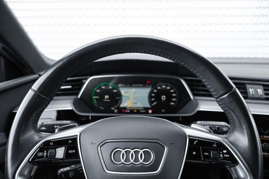 White Audi E-Tron 2020 in Marupe, with an engine capacity of 0.00 L and mileage of 95 thousand km for 26700 €, photo 20 on AUTOMOTO.COM.LV