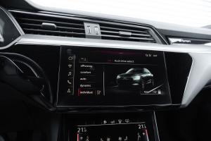 White Audi E-Tron 2020 in Marupe, with an engine capacity of 0.00 L and mileage of 95 thousand km for 26700 €, photo 21 on AUTOMOTO.COM.LV