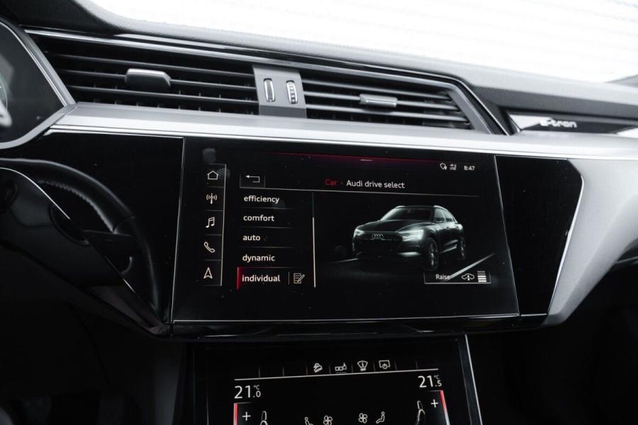 White Audi E-Tron 2020 in Marupe, with an engine capacity of 0.00 L and mileage of 95 thousand km for 26700 €, photo 21 on AUTOMOTO.COM.LV