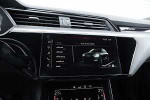 White Audi E-Tron 2020 in Marupe, with an engine capacity of 0.00 L and mileage of 95 thousand km for 26700 €, photo 22 on AUTOMOTO.COM.LV