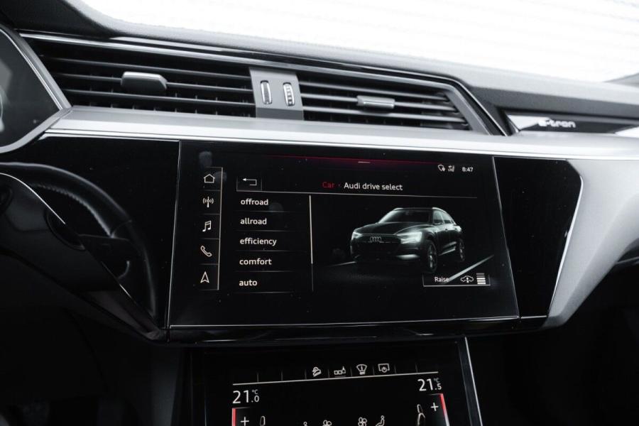 White Audi E-Tron 2020 in Marupe, with an engine capacity of 0.00 L and mileage of 95 thousand km for 26700 €, photo 22 on AUTOMOTO.COM.LV