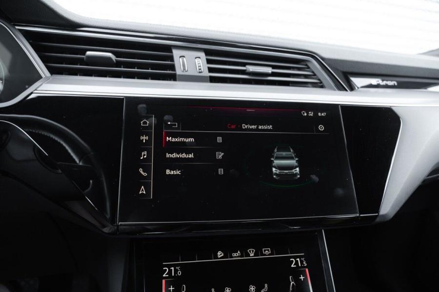 White Audi E-Tron 2020 in Marupe, with an engine capacity of 0.00 L and mileage of 95 thousand km for 26700 €, photo 23 on AUTOMOTO.COM.LV