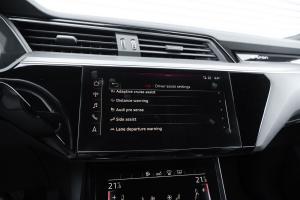 White Audi E-Tron 2020 in Marupe, with an engine capacity of 0.00 L and mileage of 95 thousand km for 26700 €, photo 25 on AUTOMOTO.COM.LV