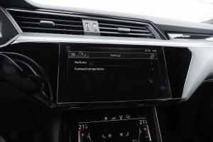 White Audi E-Tron 2020 in Marupe, with an engine capacity of 0.00 L and mileage of 95 thousand km for 26700 €, photo 27 on AUTOMOTO.COM.LV