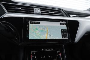 White Audi E-Tron 2020 in Marupe, with an engine capacity of 0.00 L and mileage of 95 thousand km for 26700 €, photo 28 on AUTOMOTO.COM.LV