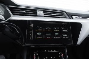 White Audi E-Tron 2020 in Marupe, with an engine capacity of 0.00 L and mileage of 95 thousand km for 26700 €, photo 31 on AUTOMOTO.COM.LV