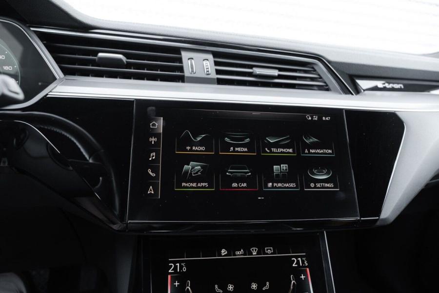 White Audi E-Tron 2020 in Marupe, with an engine capacity of 0.00 L and mileage of 95 thousand km for 26700 €, photo 31 on AUTOMOTO.COM.LV