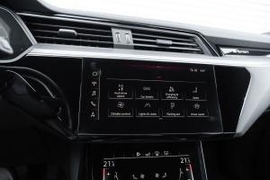 White Audi E-Tron 2020 in Marupe, with an engine capacity of 0.00 L and mileage of 95 thousand km for 26700 €, photo 32 on AUTOMOTO.COM.LV