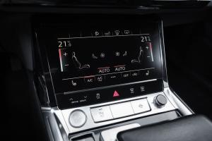 White Audi E-Tron 2020 in Marupe, with an engine capacity of 0.00 L and mileage of 95 thousand km for 26700 €, photo 33 on AUTOMOTO.COM.LV