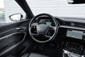 White Audi E-Tron 2020 in Marupe, with an engine capacity of 0.00 L and mileage of 95 thousand km for 26700 €, photo 35 on AUTOMOTO.COM.LV