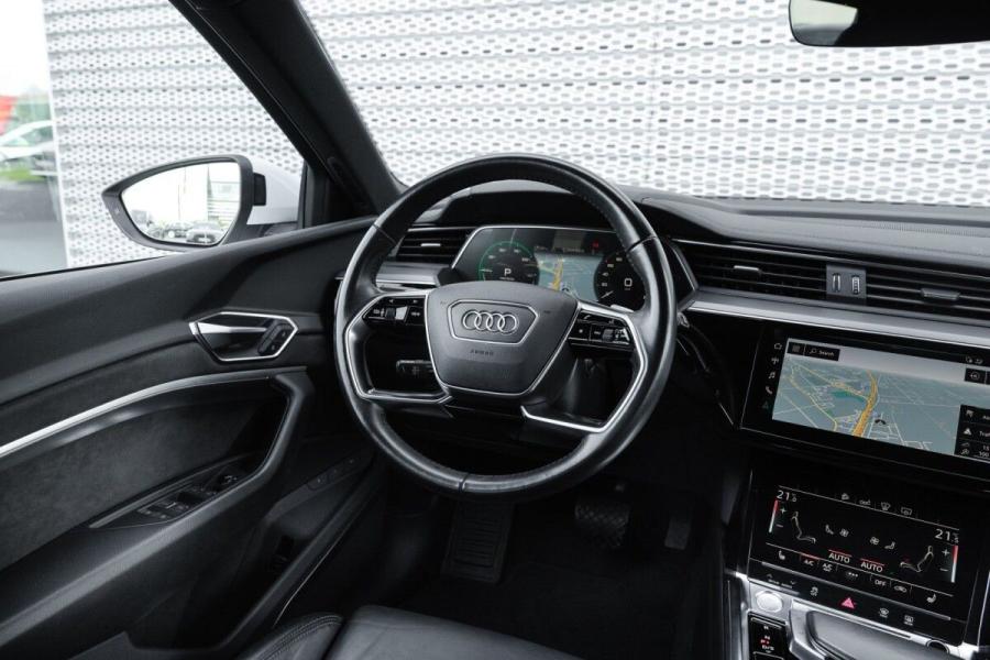 White Audi E-Tron 2020 in Marupe, with an engine capacity of 0.00 L and mileage of 95 thousand km for 26700 €, photo 35 on AUTOMOTO.COM.LV