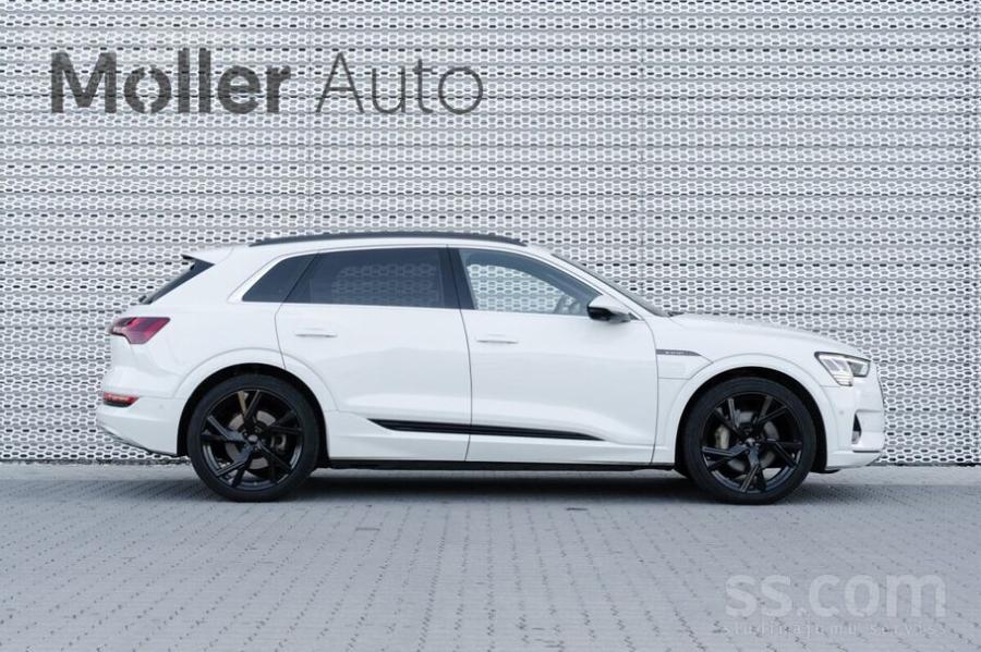 White Audi E-Tron 2020 in Riga, with an engine capacity of 0.00 L and mileage of 95 thousand km for 26700 €, photo 6 on AUTOMOTO.COM.LV