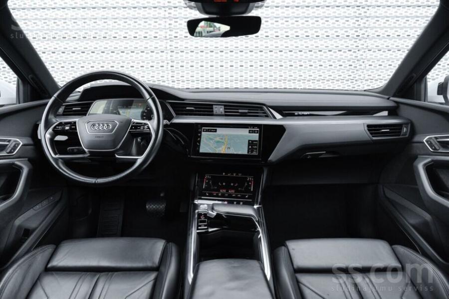 White Audi E-Tron 2020 in Riga, with an engine capacity of 0.00 L and mileage of 95 thousand km for 26700 €, photo 7 on AUTOMOTO.COM.LV